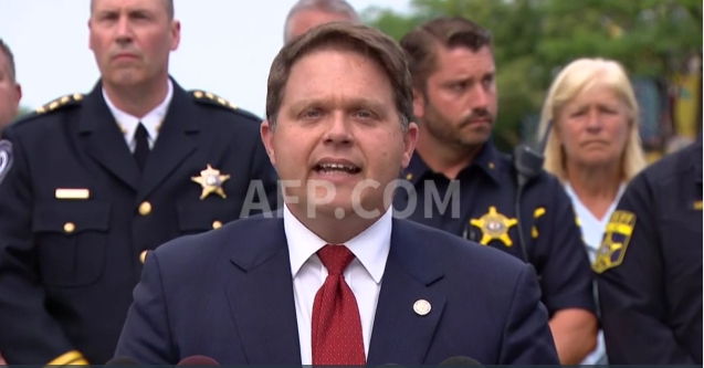 มือปืนถล่มพาเหรดวันชาติสหรัฐ เจอข้อหาแล้ว 7 กระทง | TOPNEWS