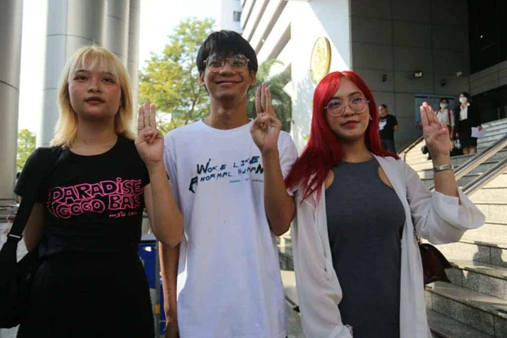 ศาลถอนประกัน "ใบปอ-เก็ท" ผิดเงื่อนไข ชุมนุมป่วน APEC | TOPNEWS