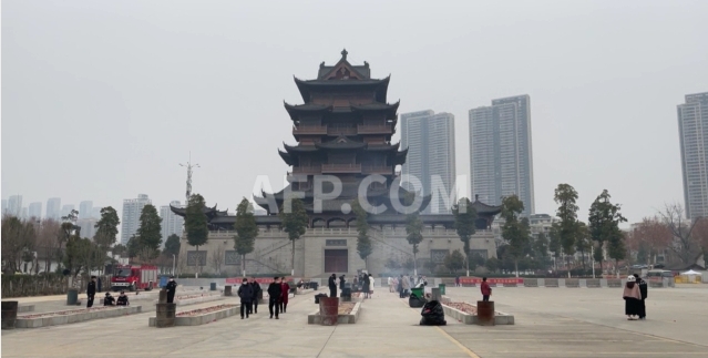 คนอู่ฮั่นแห่ออกไปสวดมนต์ – นักท่องเที่ยวแห่เที่ยวมาเก๊ารับตรุษจีน | TOPNEWS