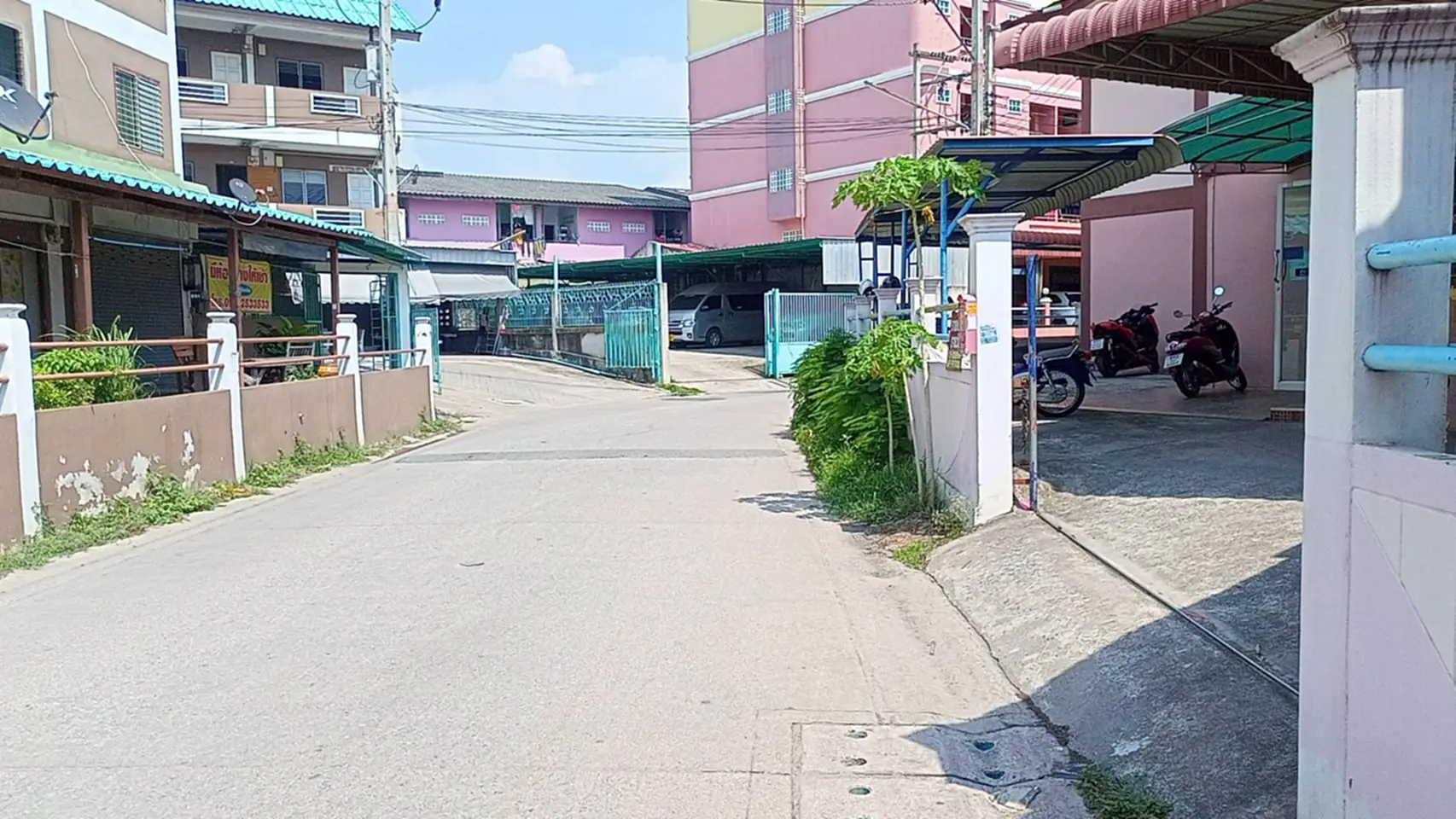 คนร้ายบุกเดี่ยวกระโดดข้ามกำแพงก่อนขโมยรถจักรยานยนต์ | TOPNEWS