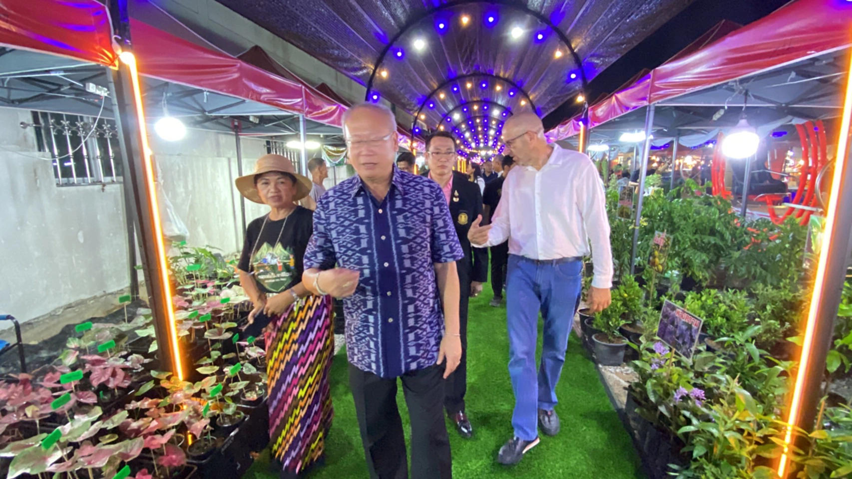 เปิดแล้ว ตลาดต้นไม้กลางคืน เดอะบิ๊กมาร์เก็ต จอมเทียน ริมทะเลแห่งแรกของ ...