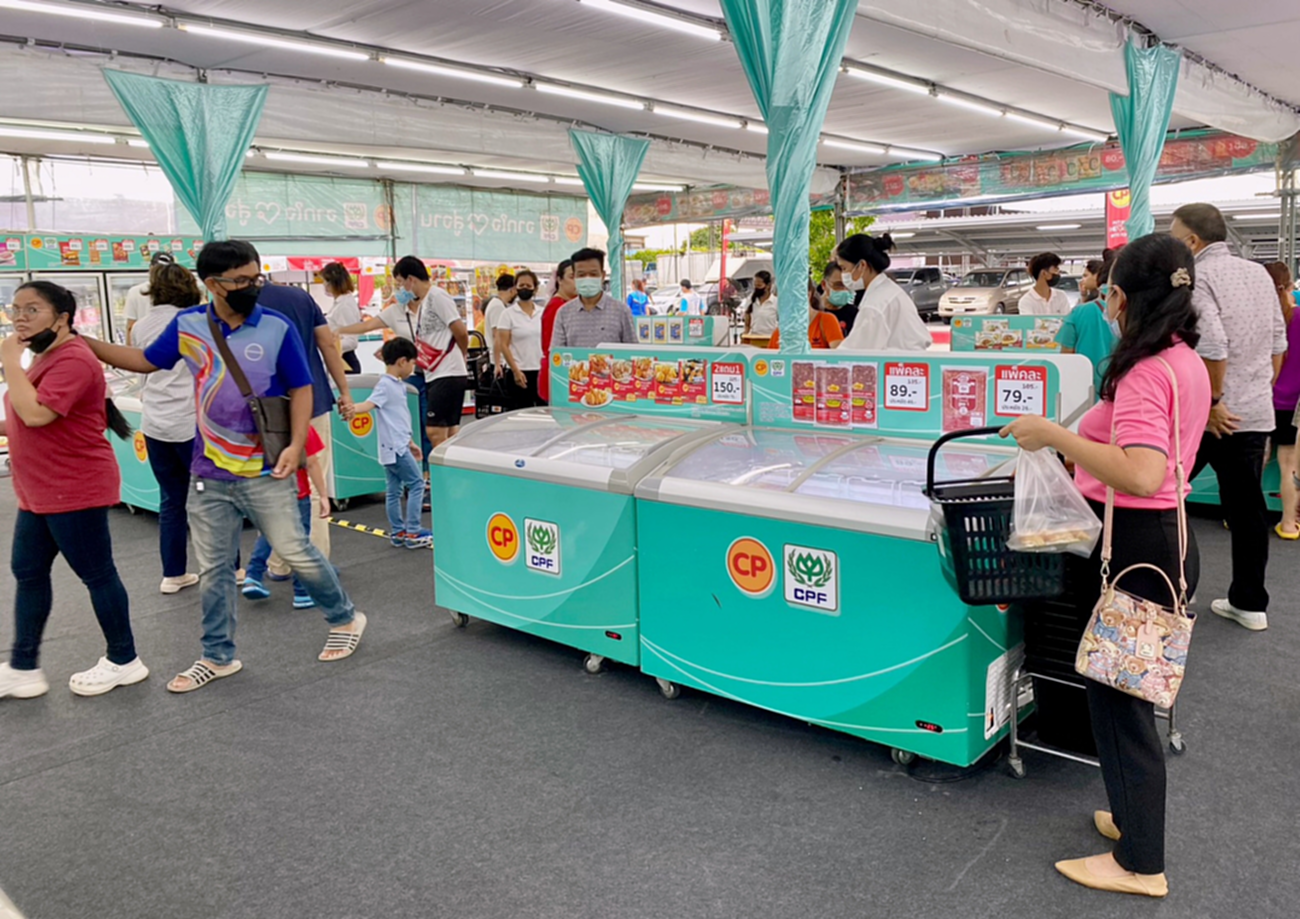 'คาราวานซีพีเอฟ' ขนสินค้าราคาพิเศษ ช่วยลดค่าครองชีพชาวระยอง พร้อมยินดี 'เพชรมณี ซีพีเอฟ' ป้องกัน ...