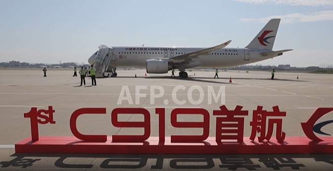 เครื่องบิน C919 ของจีนบินโชว์ตัวต่างแดนครั้งแรกที่สิงคโปร์ | TOPNEWS