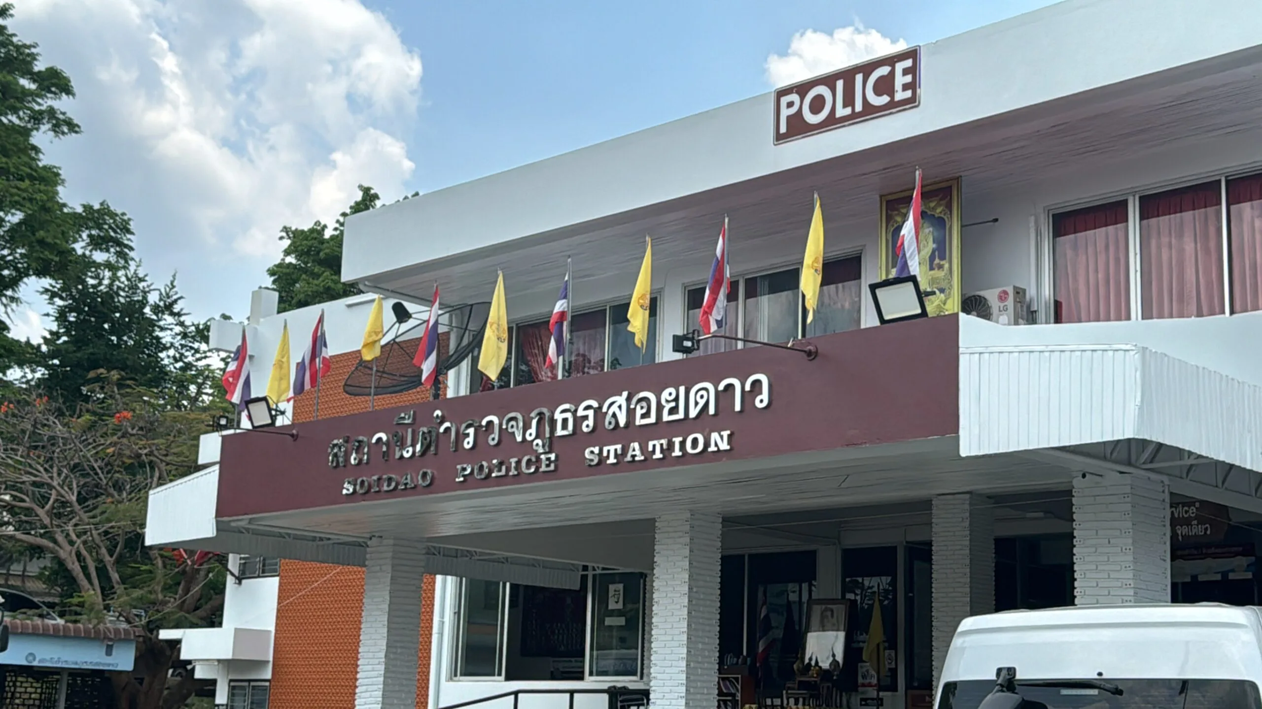 บุกค้นเป้าหมายนายทุนลักลอบปล่อยเงินกู้รับจำนำรถโดยผิดกฎหมายตำรวจยึด ...