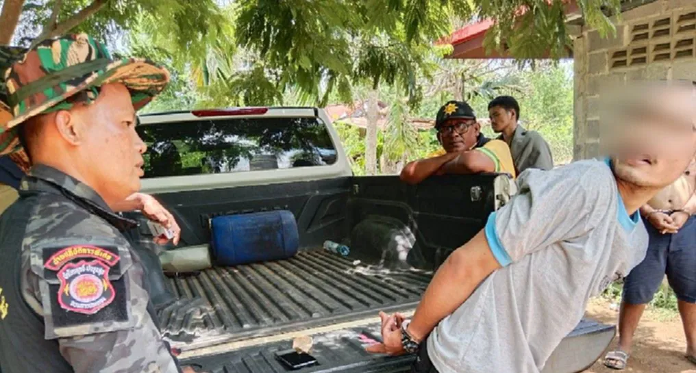 จนท.บุกรวบ ผู้ค้ายาบ้าจัดโปร 4 เม็ด 100 | TOPNEWS