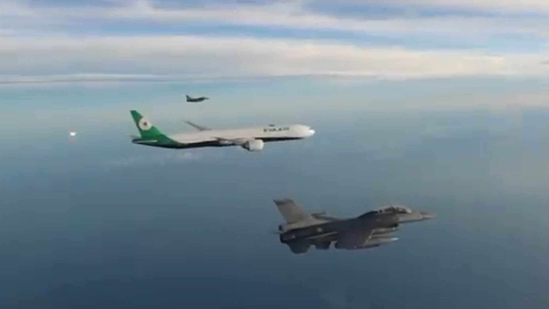 ไต้หวันส่ง F-16 ต้อนรับฮีโร่โอลิมปิก (คลิป) | TOPNEWS