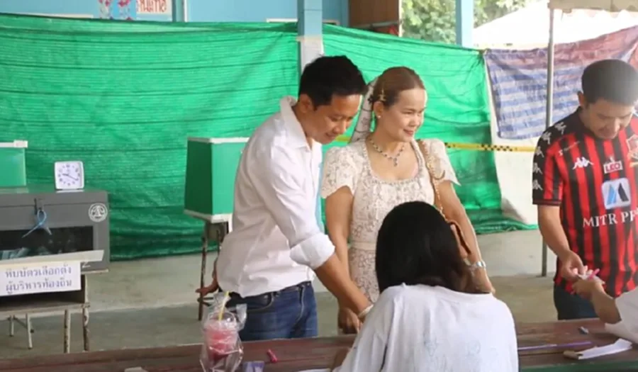 ปชช. แห่ใช้สิทธิลงคะแนนเลือกตั้ง "นายกอบจ.ขอนแก่น" สุดคึกคัก ส่วนสุโขทัย คาดใช้สิทธิ เกินร้อยละ ...