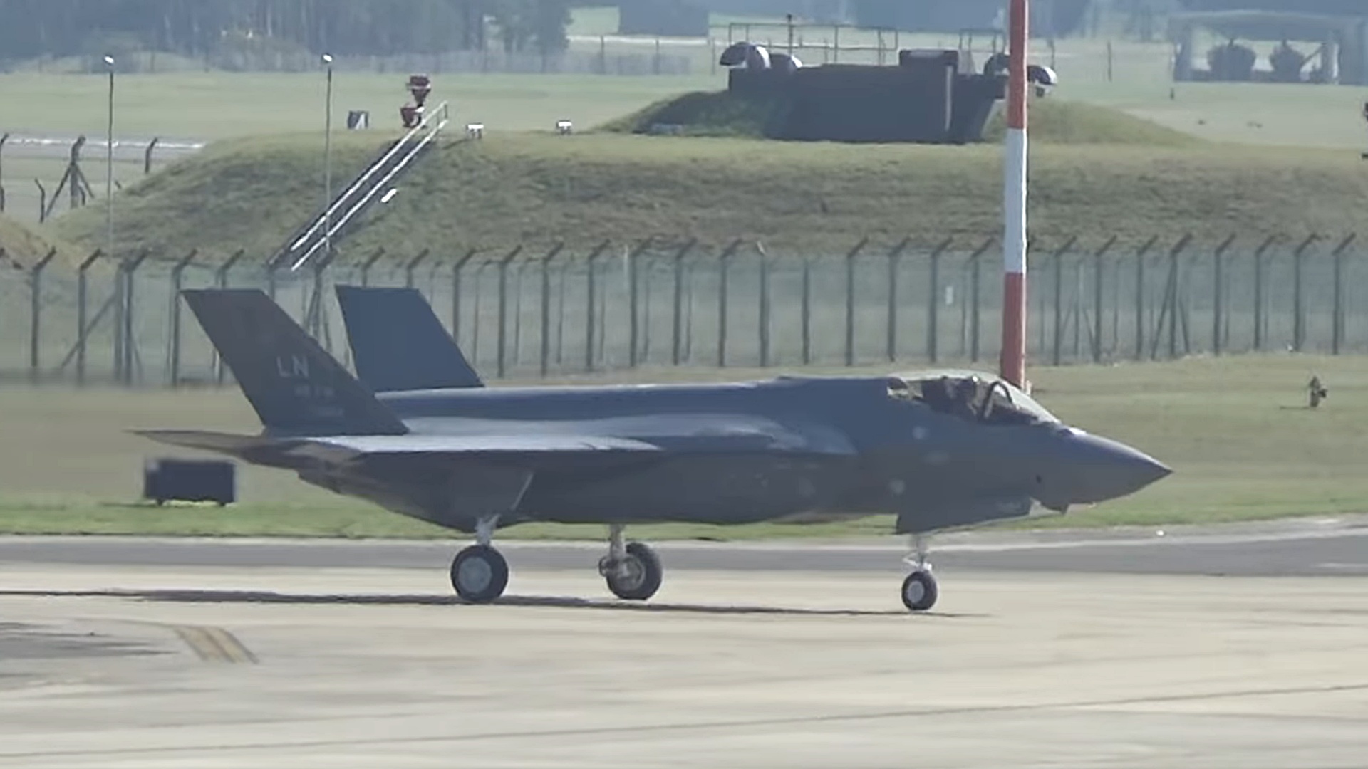 ฝ่ายค้านอินเดียย้อนคำพูด อีลอน มัสก์ จวกแผนเสนอขาย F-35 | TOPNEWS