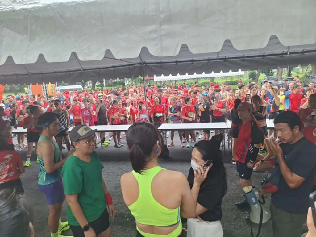 สุดวุ่น! นักวิ่งโดนเท "Run Destination 2025" สวนหลวง ร.9 เก็บเงินแล้วไร้เงาผู้จัด ป้ายเขียนโชว์ ...